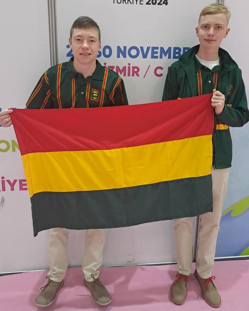 Afrikaanse Hoër Seunskool Pretoria leerders het aan die Wêreld Robotika ...