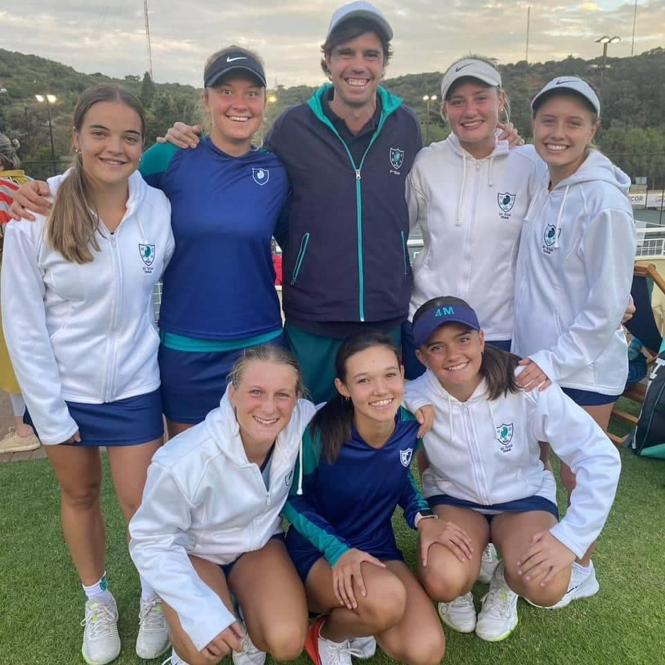 Hoër Meisieskool Paarl tennisspelers neem deel aan die Amanda Coetzer ...